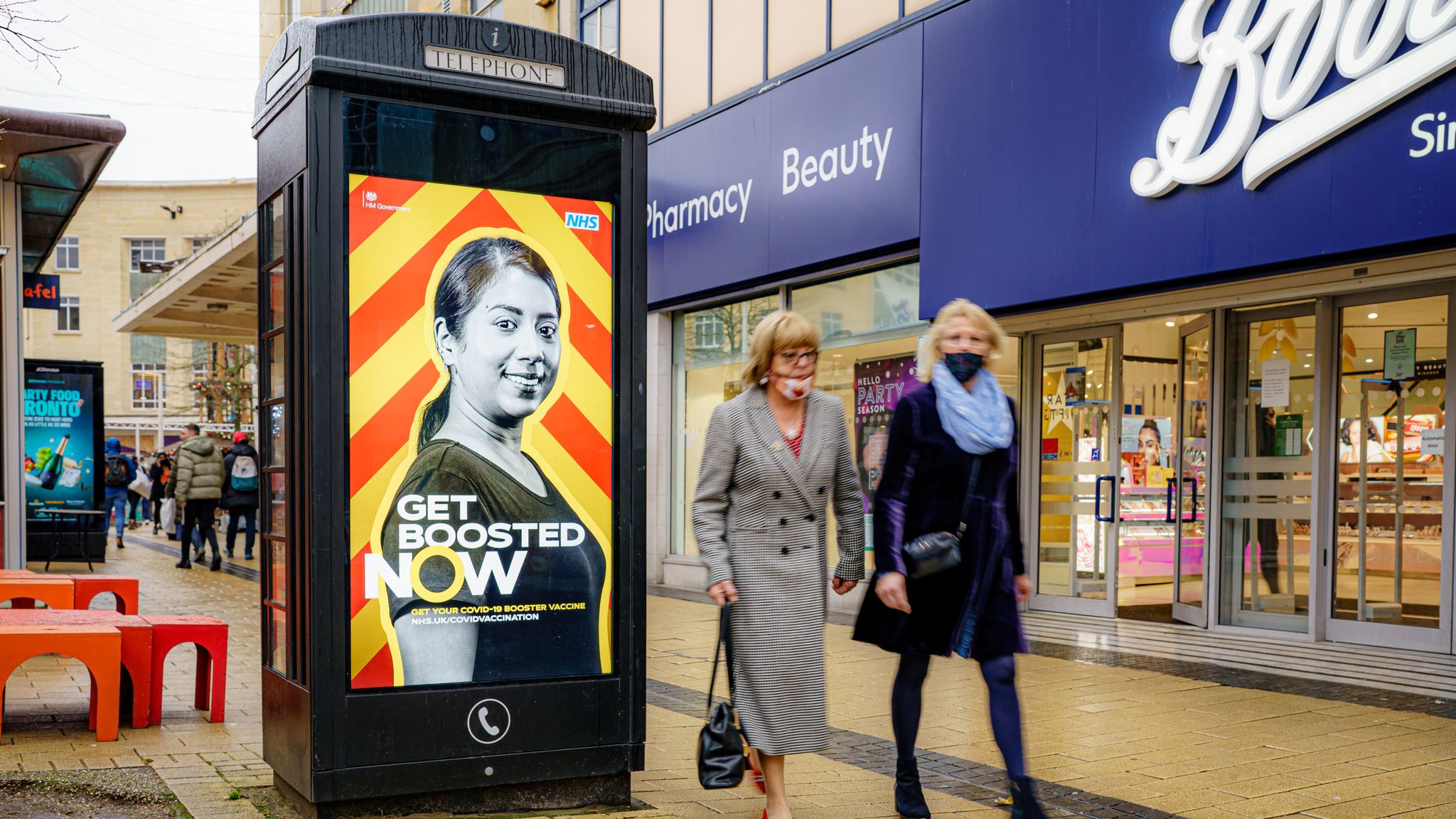 Covid 19 Top Nhs Doctor Calls On Those Without Booster To Come Forward