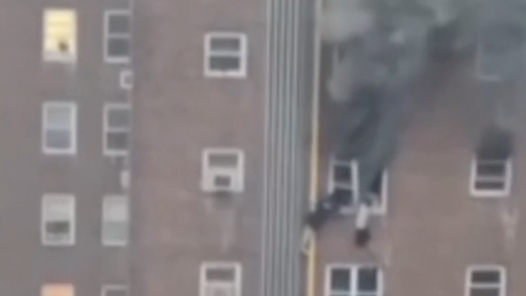 New York: Two teenagers escape burning building by climbing out window ...