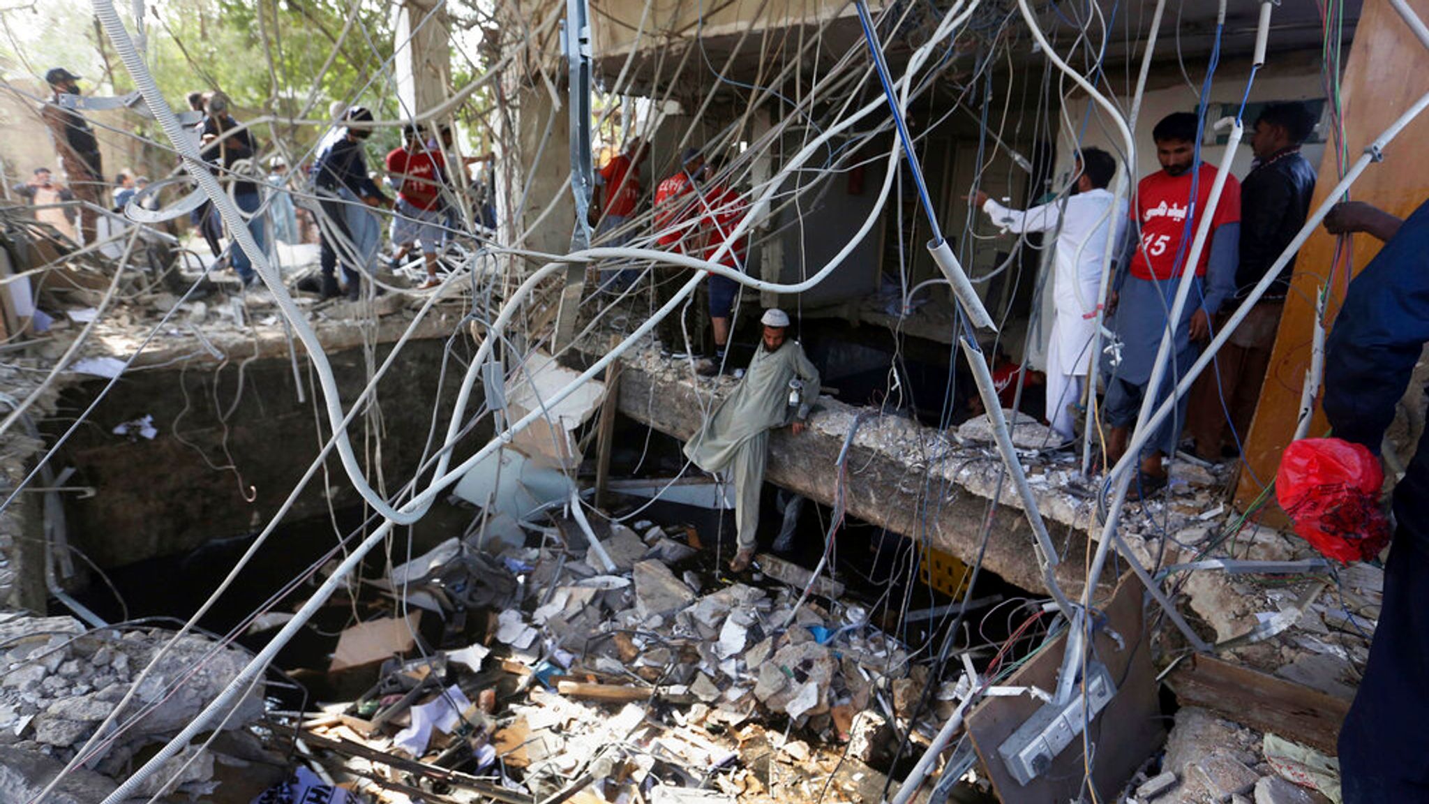 Pakistan: At least 15 dead and 16 injured after explosion in sewer ...