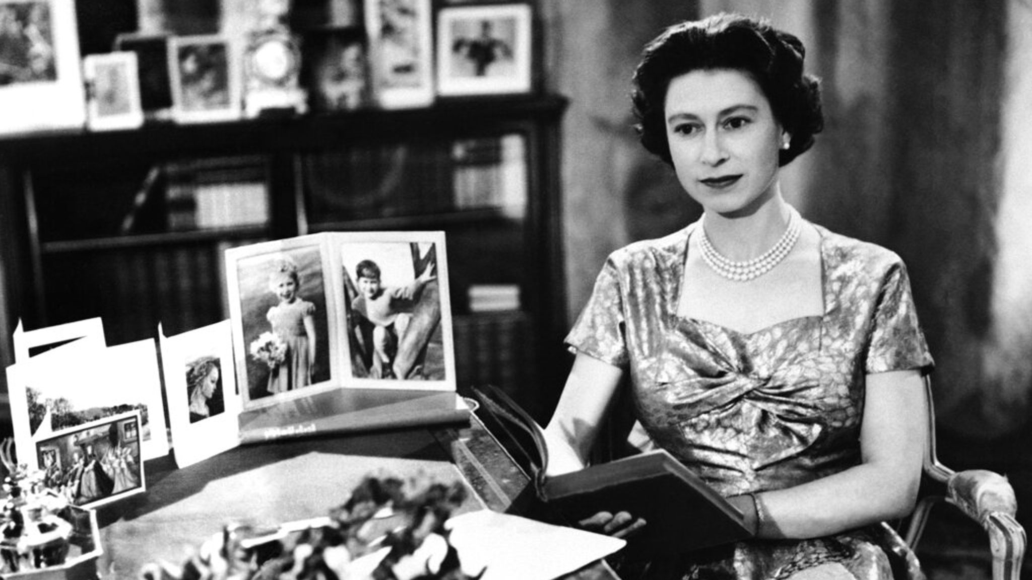 The Queen's 10 most memorable Christmas messages - From 1952 to 'annus ...