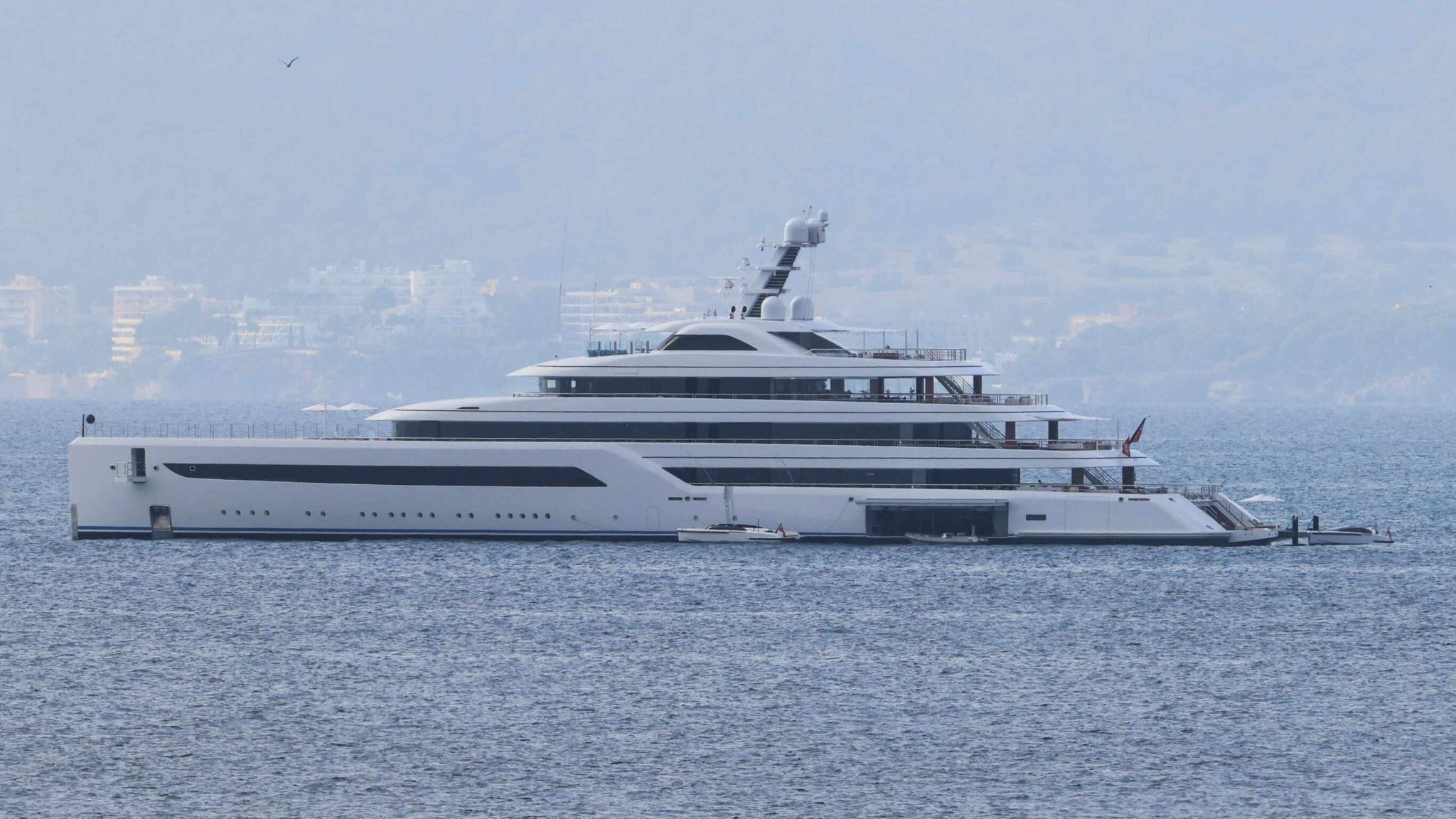 Superyacht sales hit new highs as billionaires benefit from pandemic ...