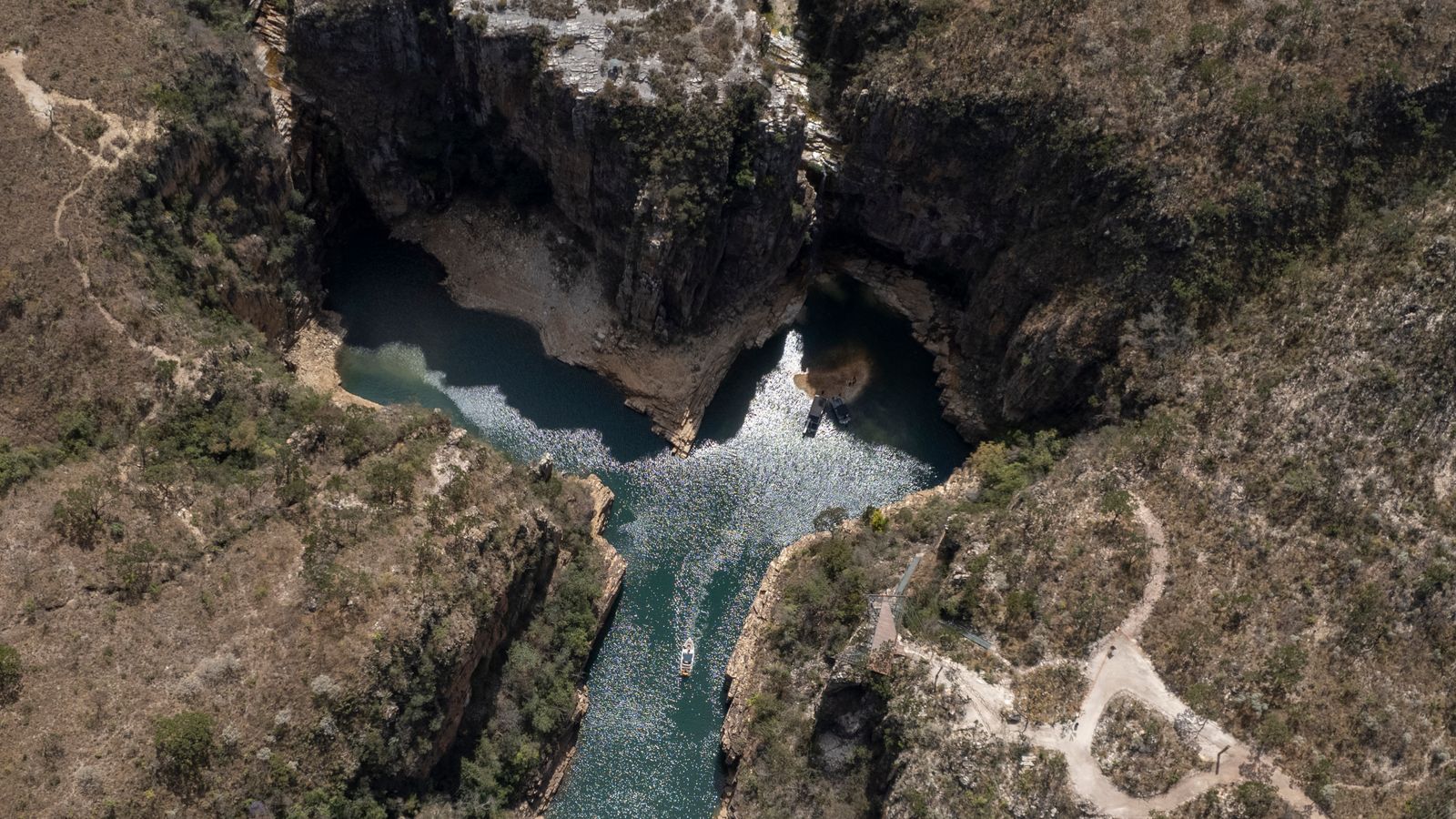 Death toll rises to 10 after slab of rock face collapses on to boaters ...