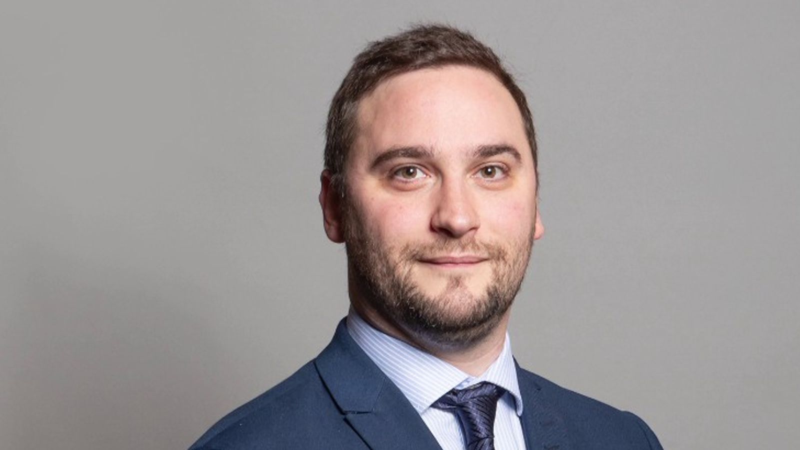 Conservative MP Christian Wakeford defects to Labour | News UK Video ...