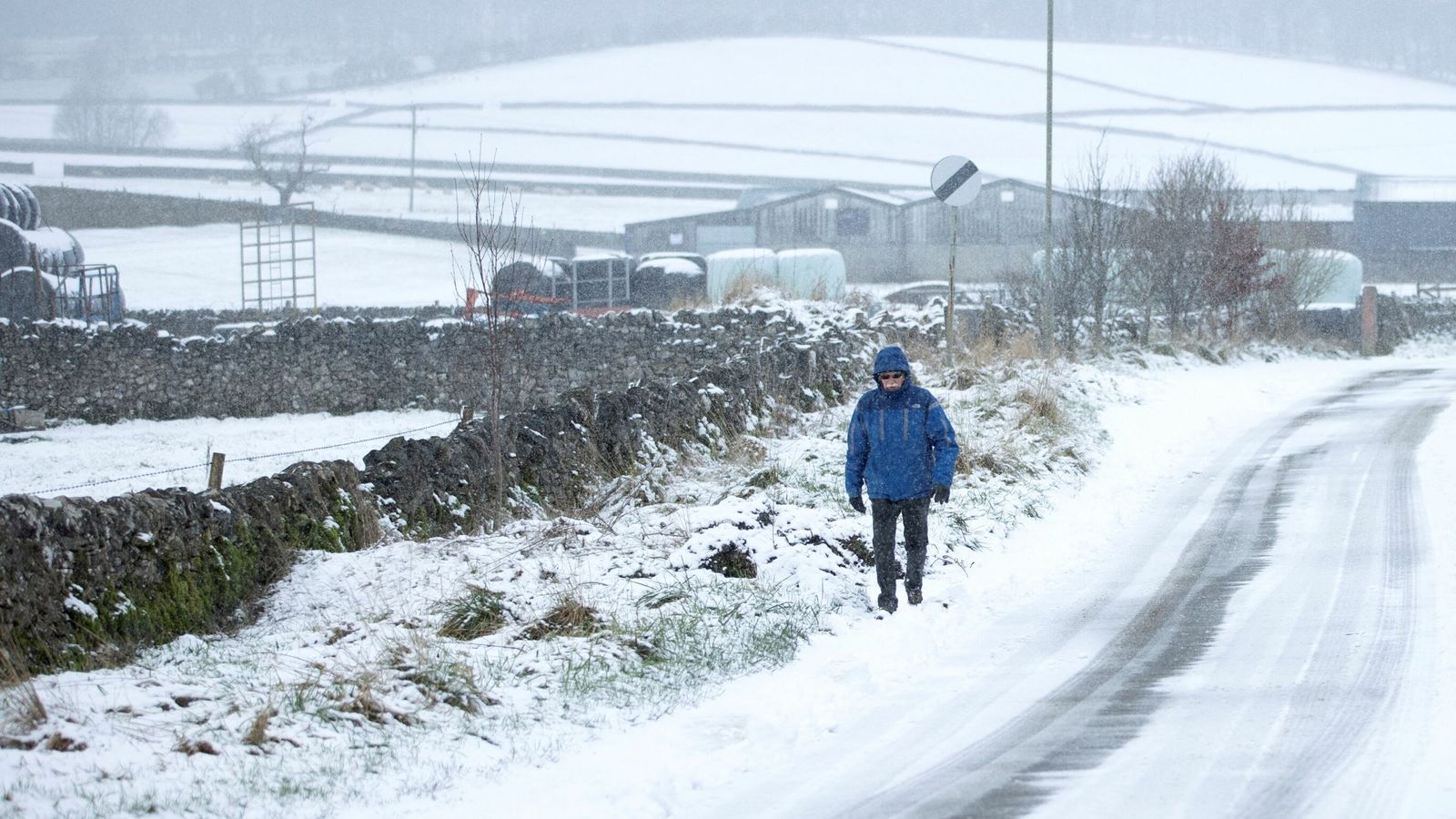 UK weather: Snow and 'icy stretches' expected as heavy downpours sweep ...