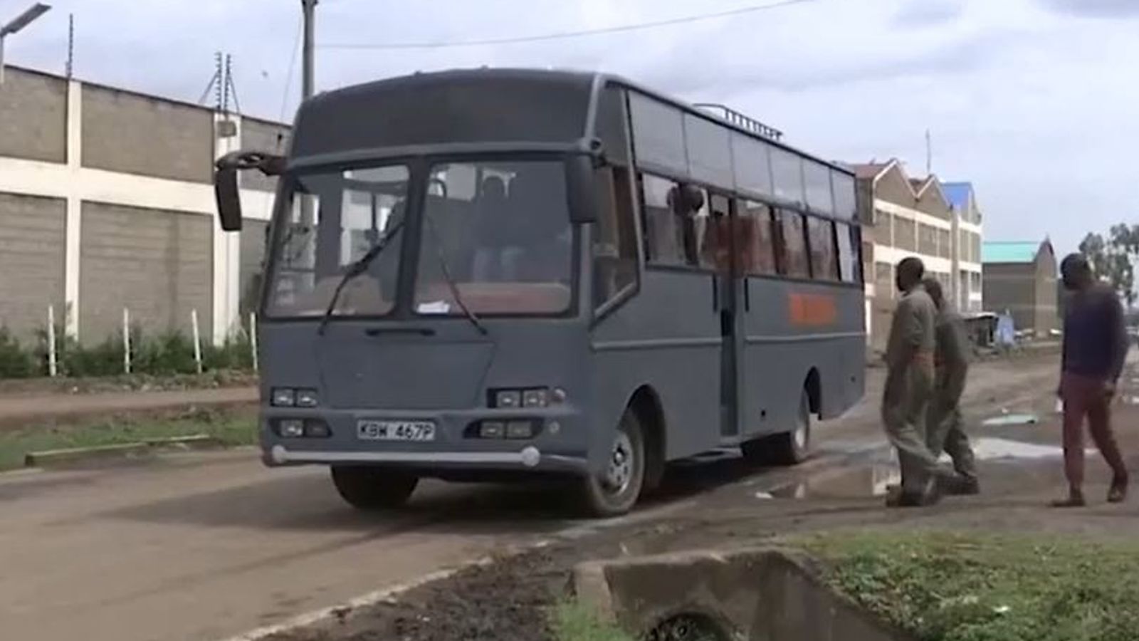 Smooth ride of electric bus delights passengers in Kenya | Sky News