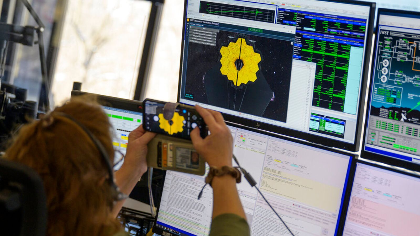 NASA's new James Webb Telescope completes the final stage of deployment ...
