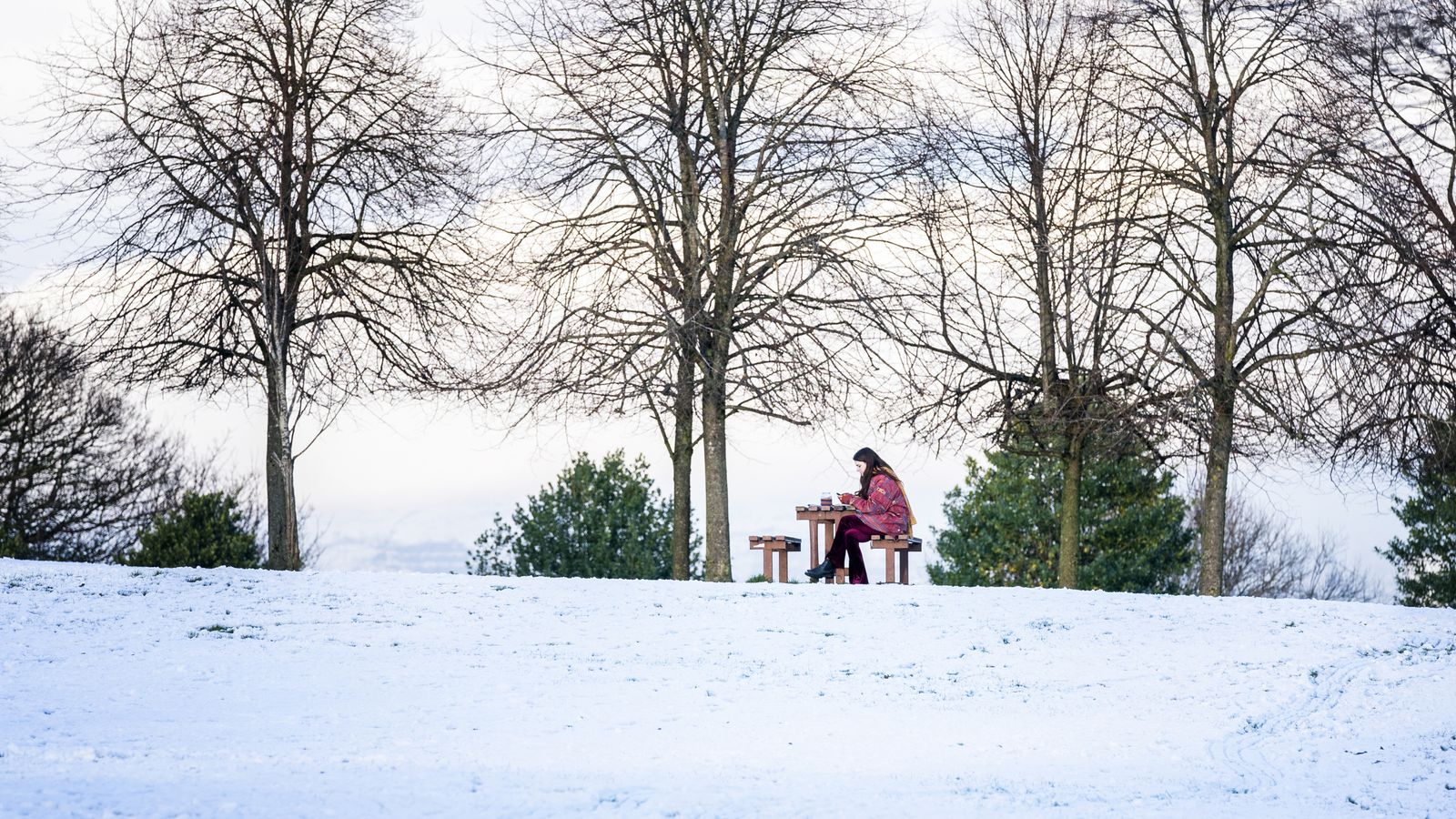 UK weather: Sleet and snow flurries forecast and ice warning issued as ...