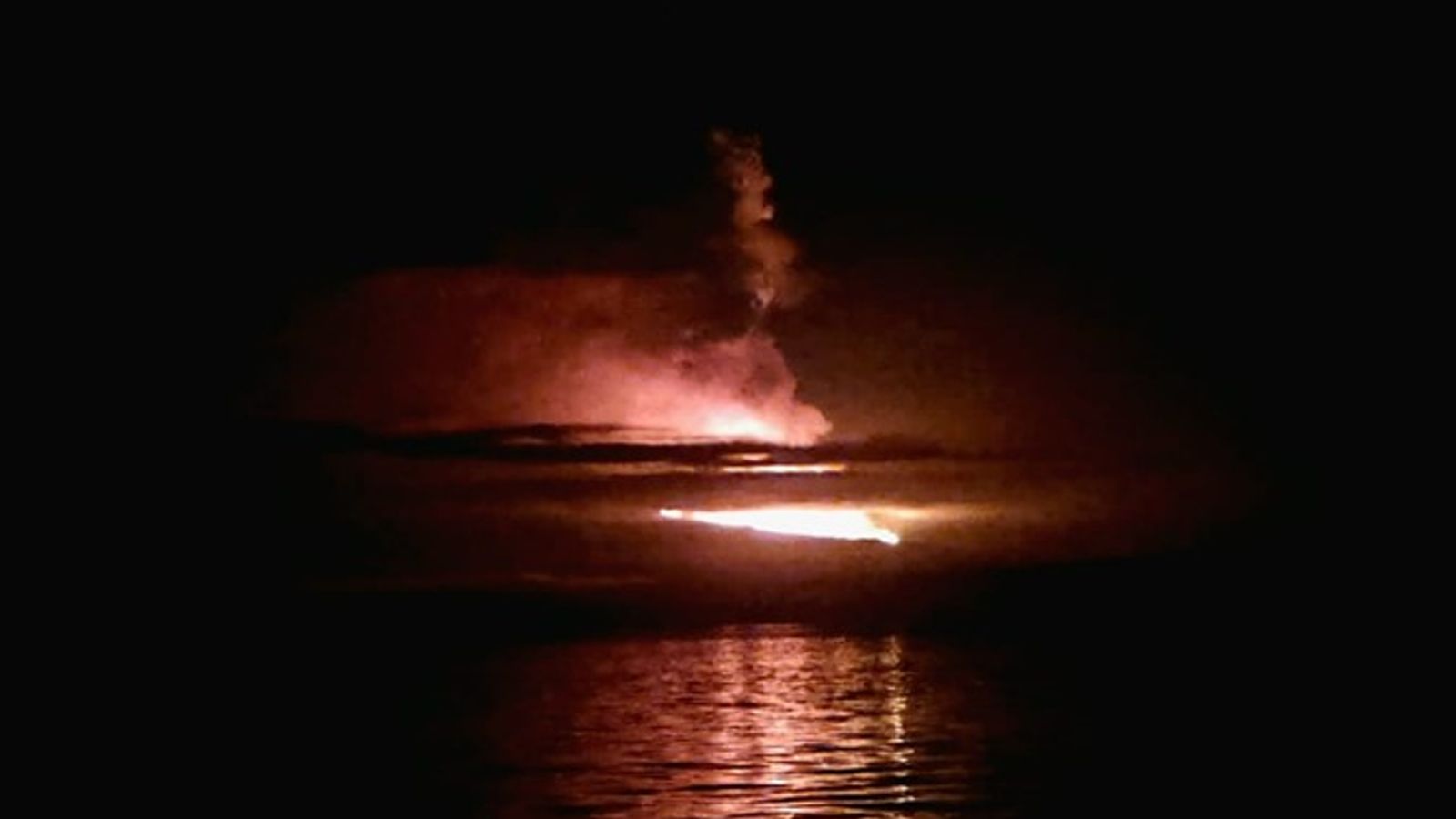Wolf Volcano in Galapagos Islands erupts spewing lava and clouds of ash ...