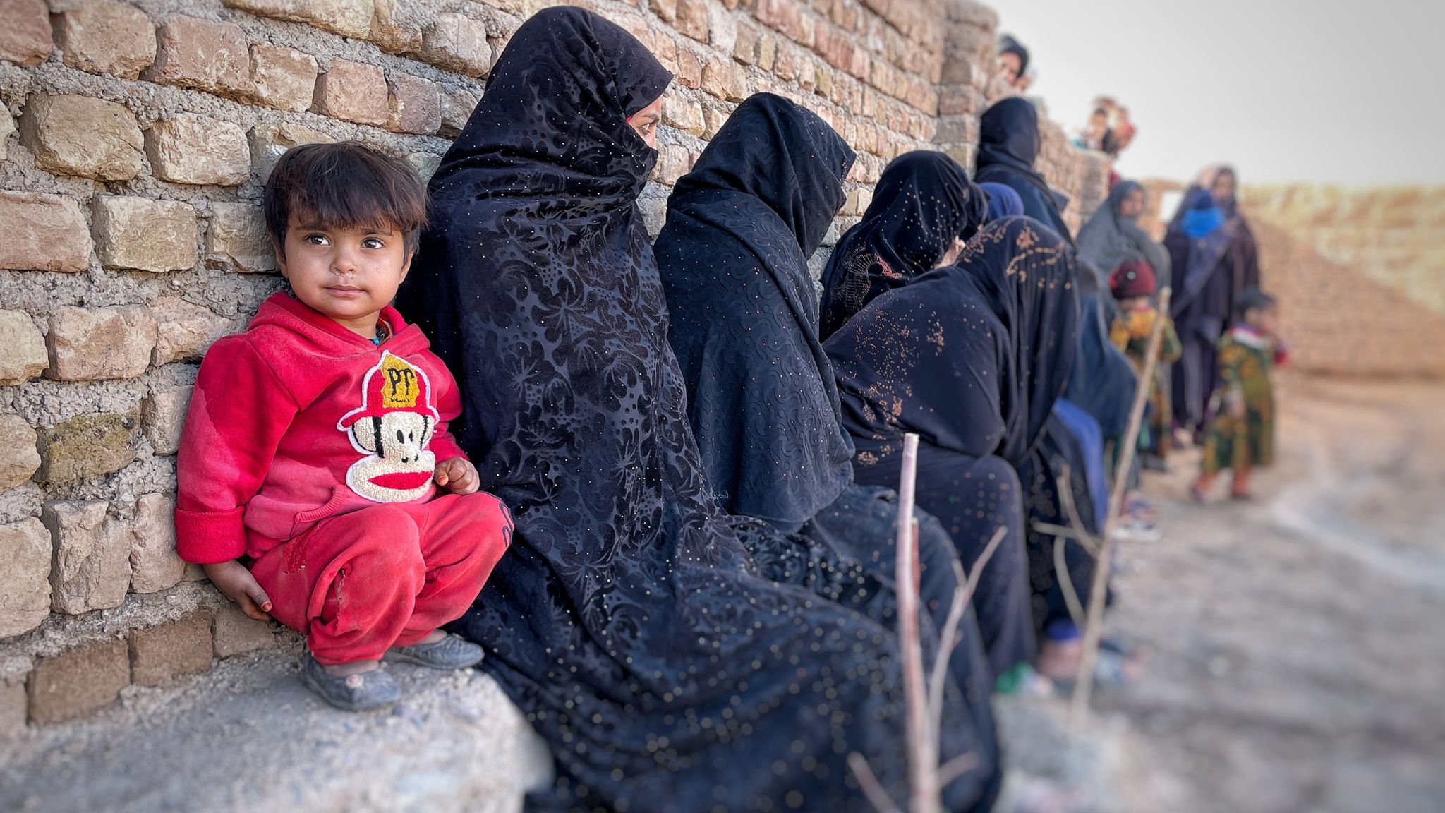 Afghanistan: Parents sell children and kidneys to feed starving ...