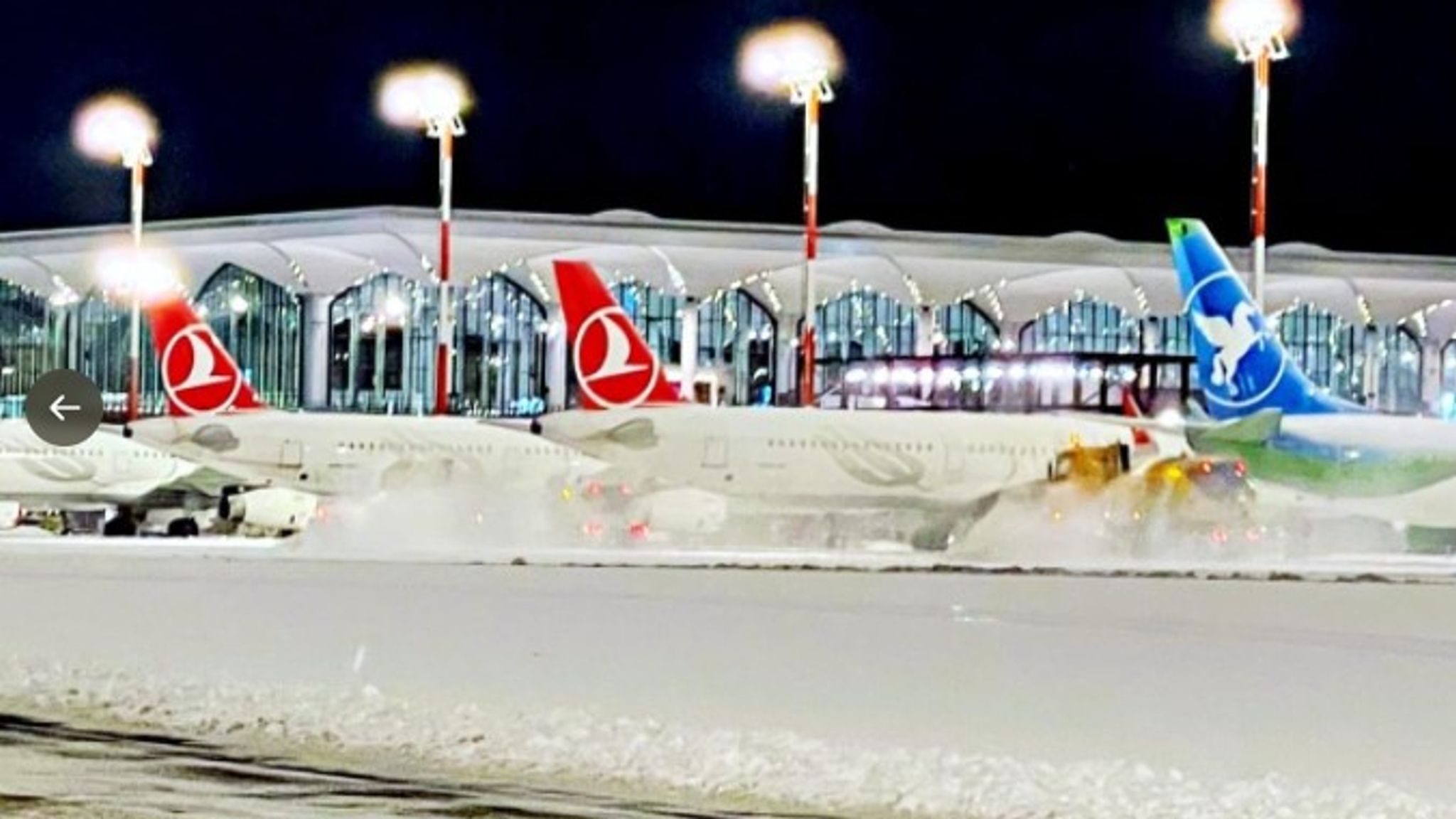 Heavy snowfall hits Turkey and Greece as Istanbul Airport closed to ...