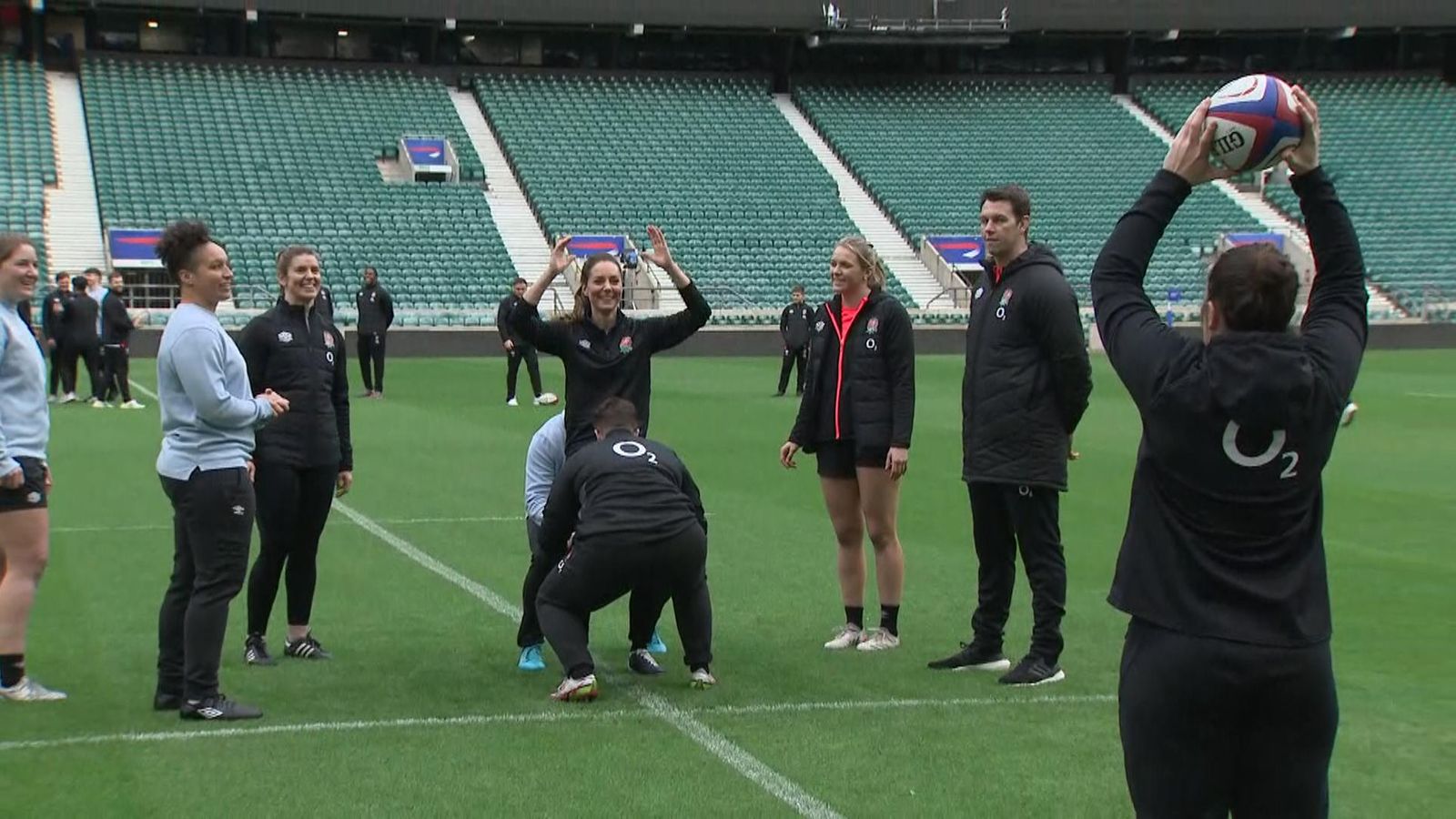 Kate, Duchess of Cambridge practises her line-outs at Twickenham | UK ...
