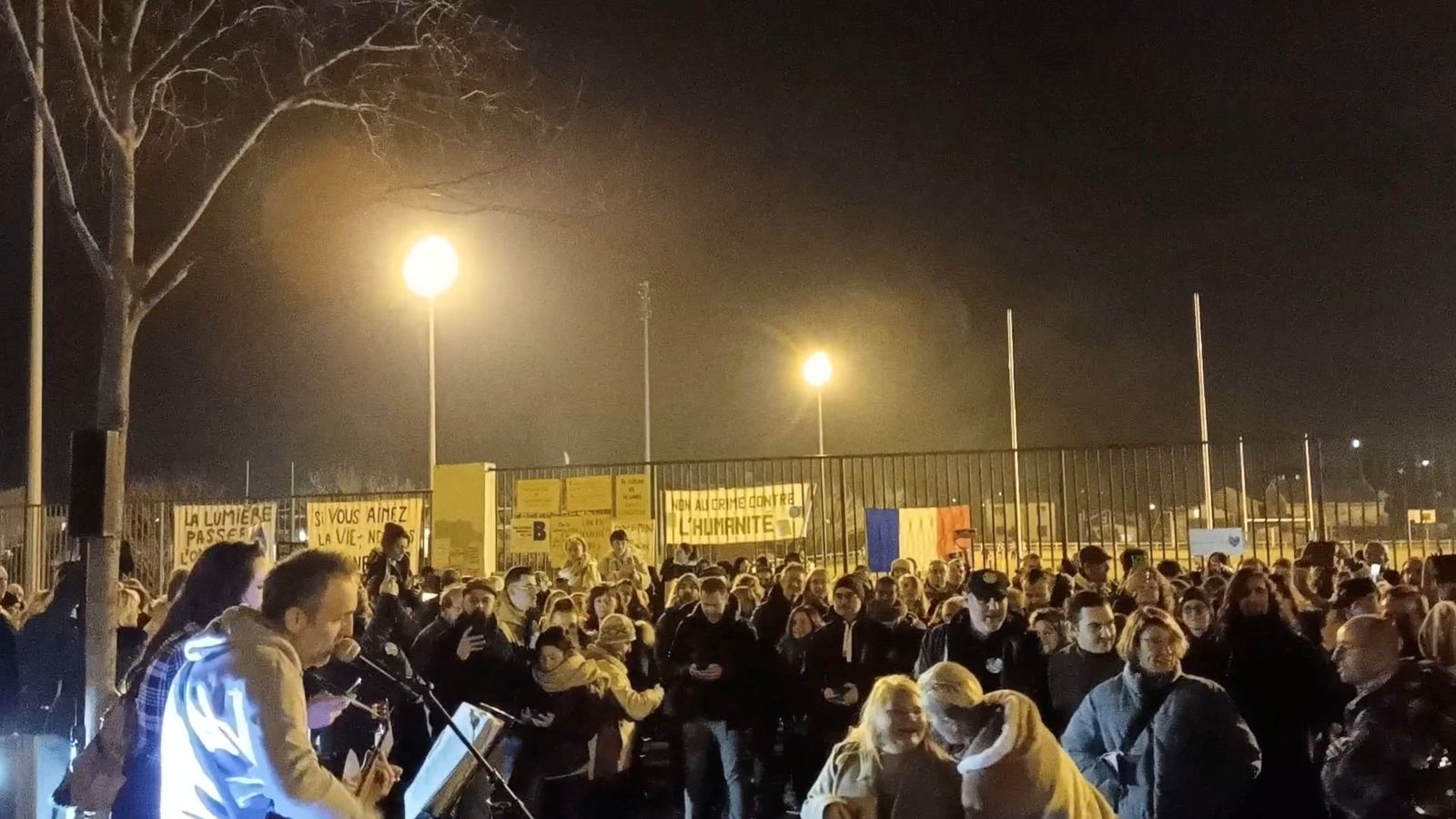 France: Convoys drive towards Paris in bid to blockade capital in COVID ...