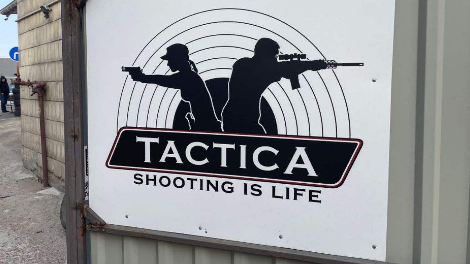Ukraine tensions: Civilians learn gun skills in preparation for large ...