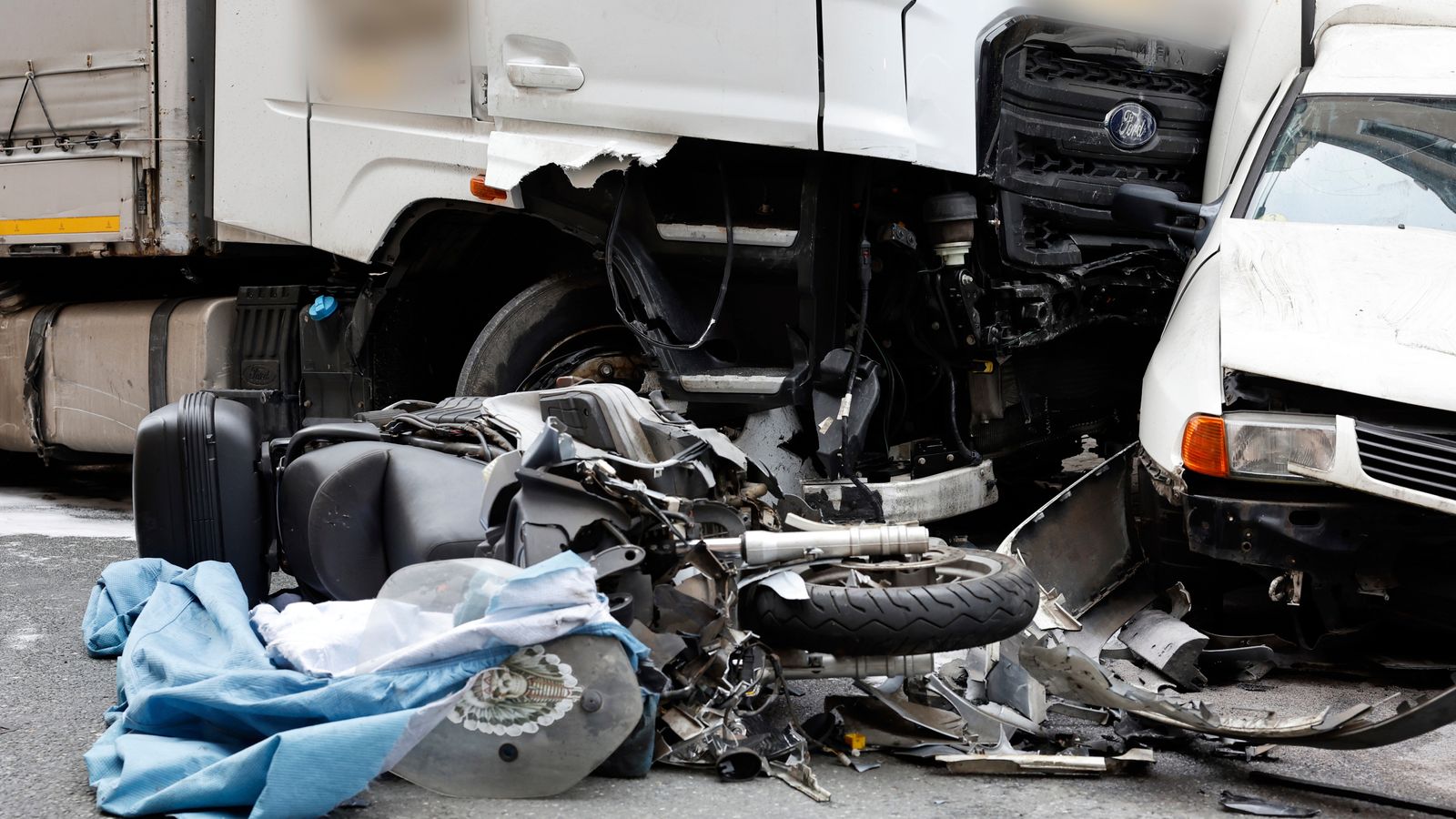 31-vehicle smash as drunk truck driver crashes through red light and ...