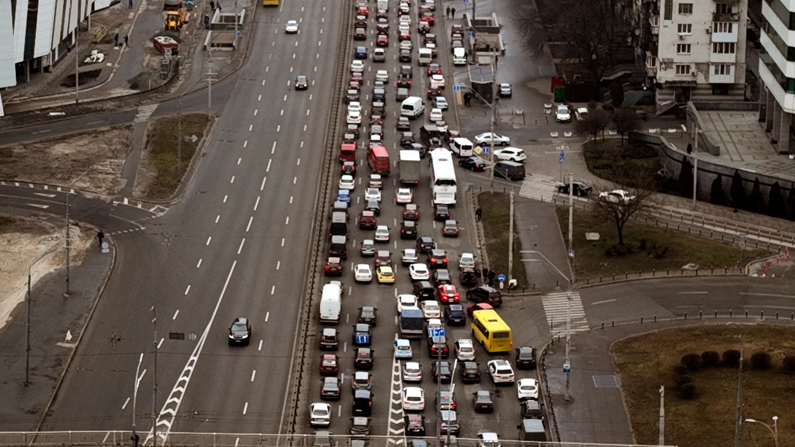 Ukraine: Traffic jams build up as people attempt to flee Kyiv | World ...