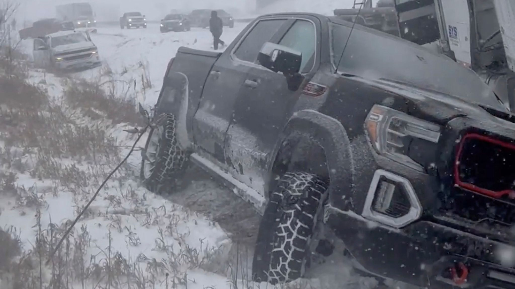 Illinois: Huge snow storm causes 100 vehicle pile-up in US state | US ...