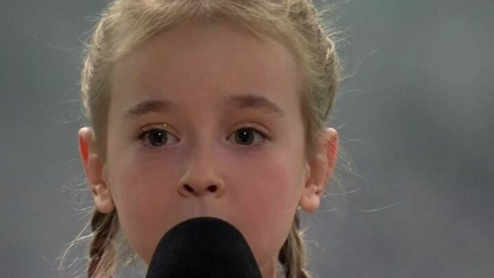 Ukrainian girl sings at concert after bunker video goes viral | World ...