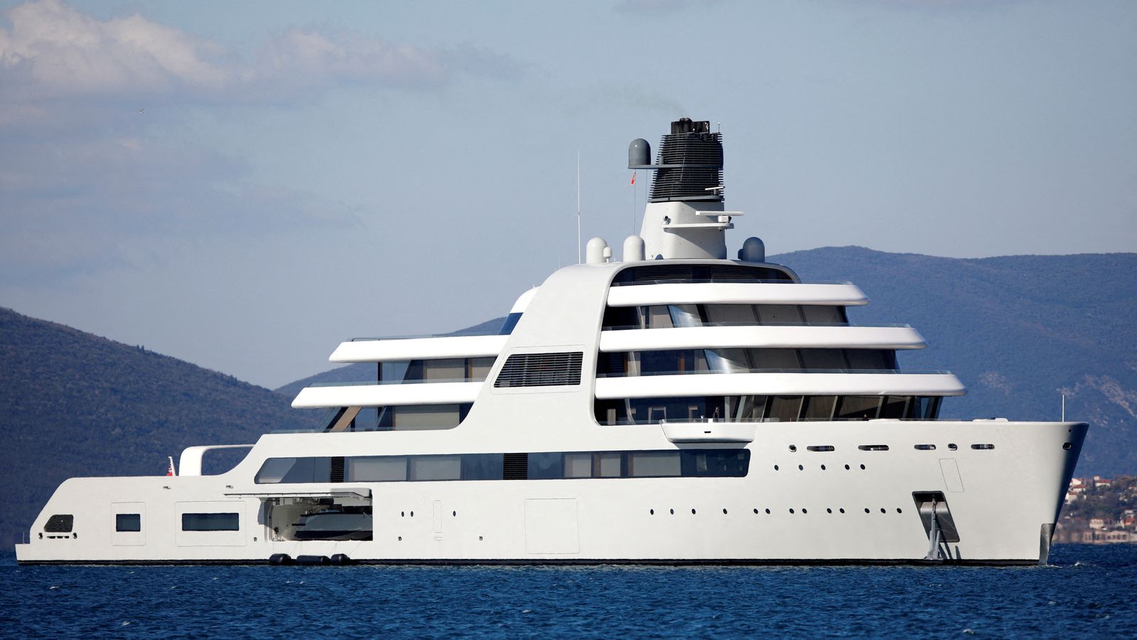 Roman Abramovich's superyacht Solaris heads for Turkey as oligarch ...