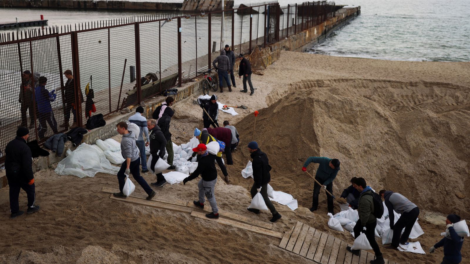 Odesa prepares for Russia attack | World News | Sky News
