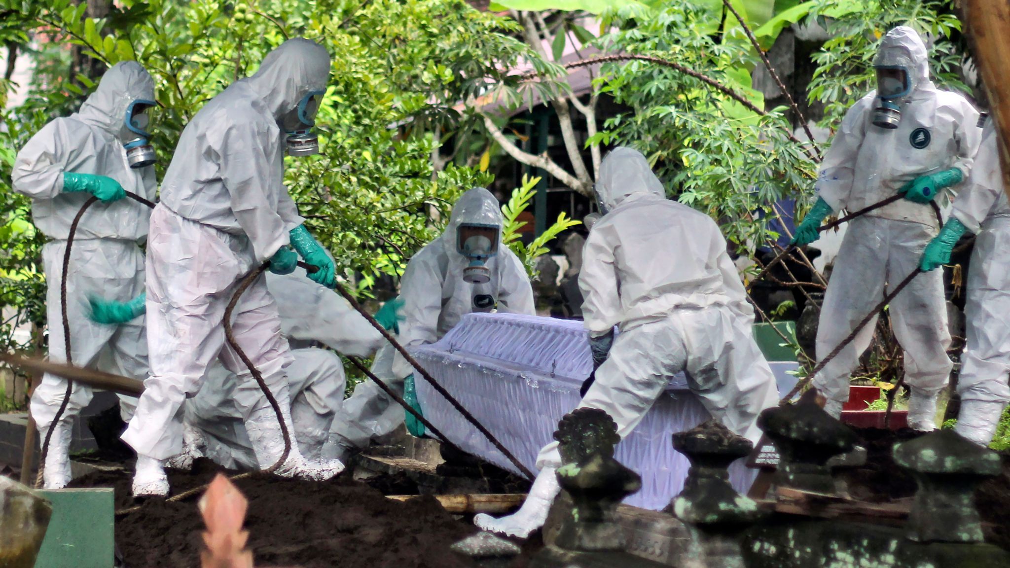 COVID-19: Global death toll from coronavirus reaches six million, new ...