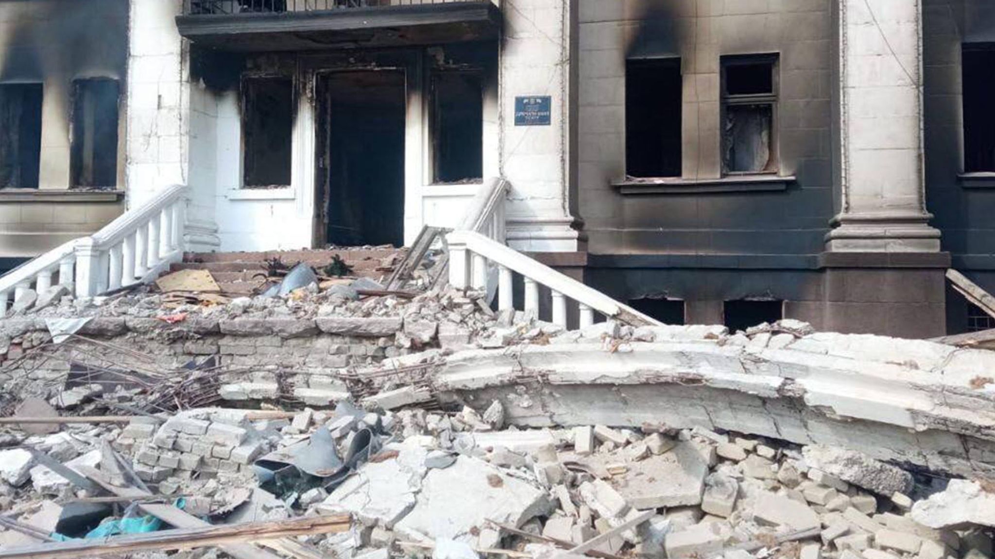 Ukraine war: Survivor of Mariupol theatre bombing says crush of ...