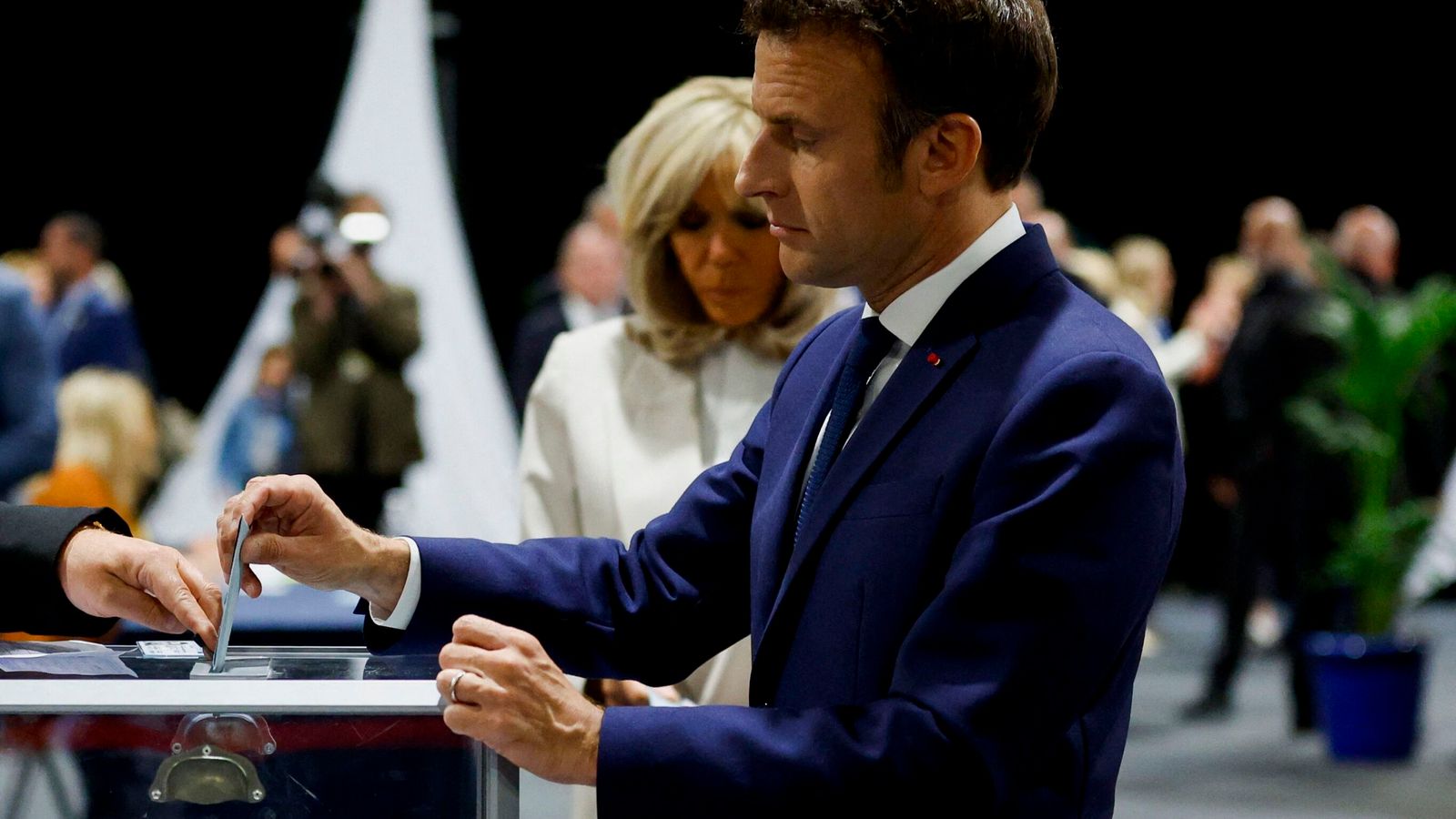 French election: Battle between Macron and Le Pen reaches climax as ...