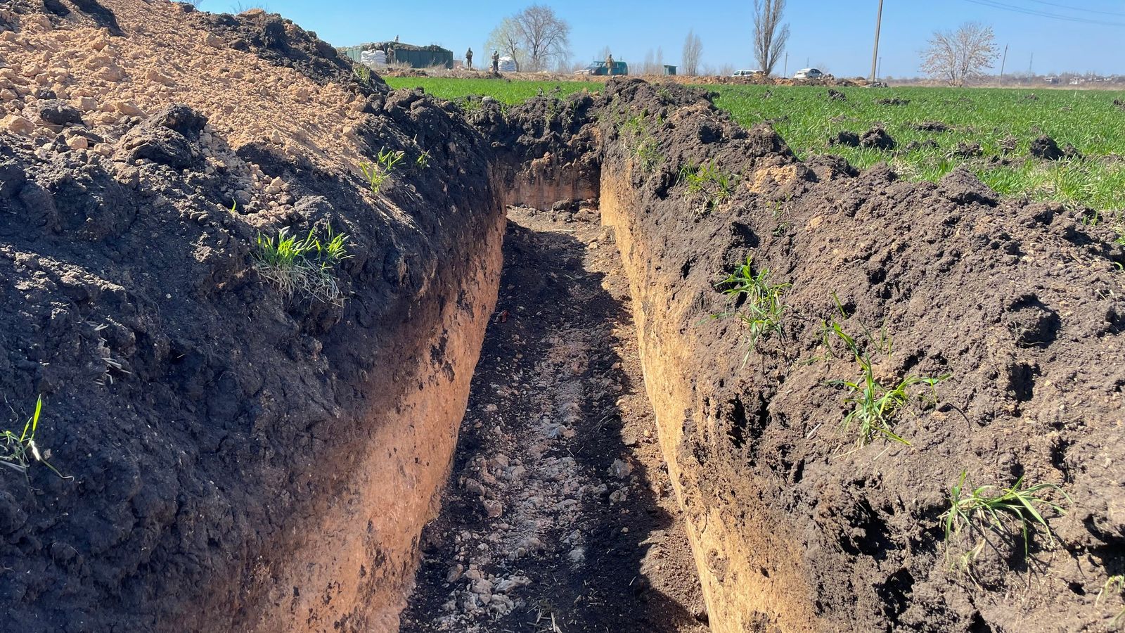 Ukraine war: Military digs in ahead of expected showdown with Russia in ...