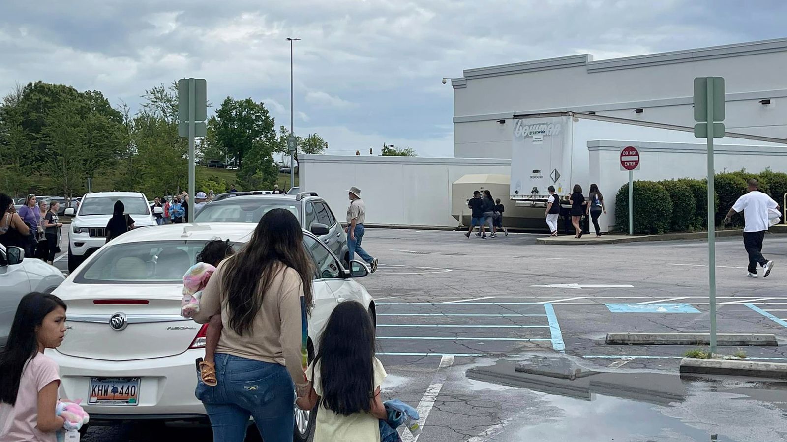 Shooting at South Carolina shopping centre leaves 12 injured | US News ...