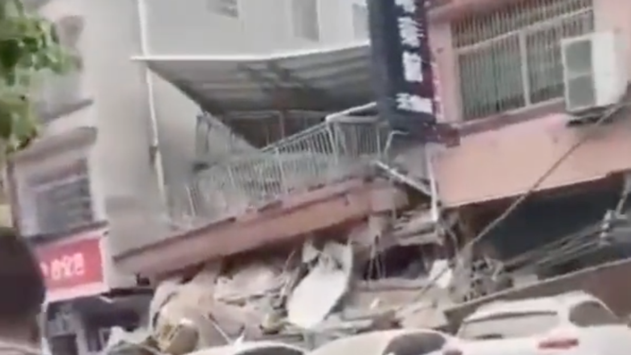 China: Five people rescued from building collapse, as President Xi ...