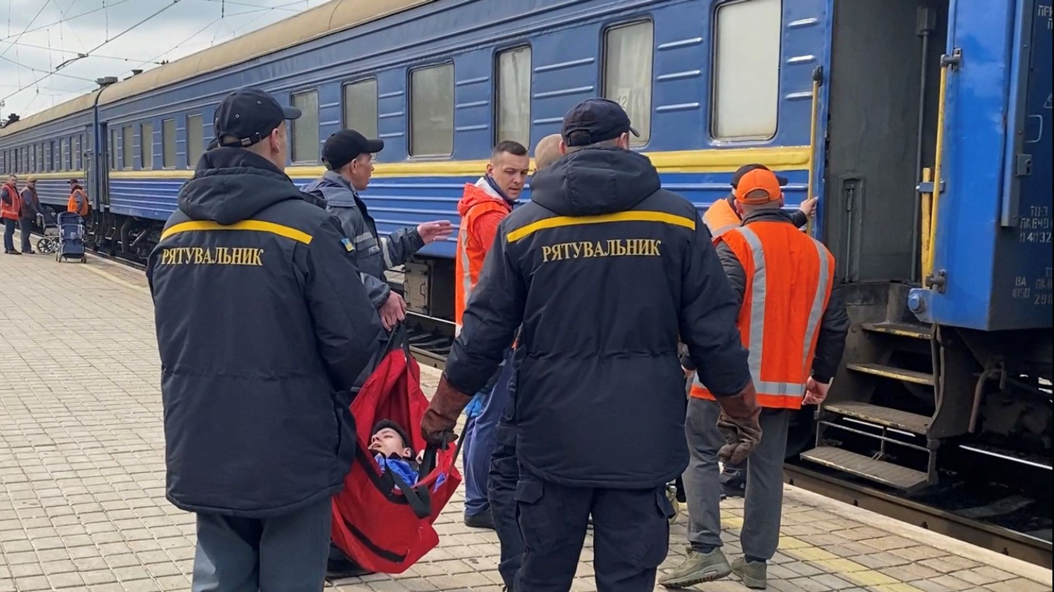 Ukraine war: Shelling and bombing continues in Donbas region as country ...