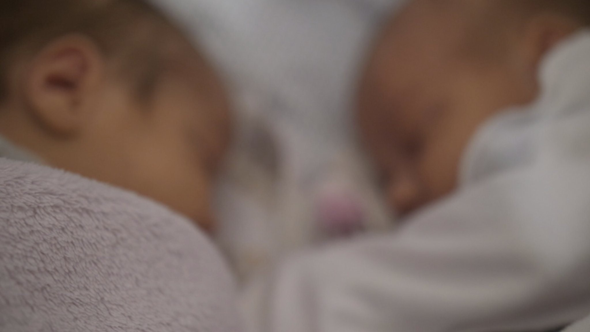 Ukraine war: Woman gives birth early to twins after learning border ...