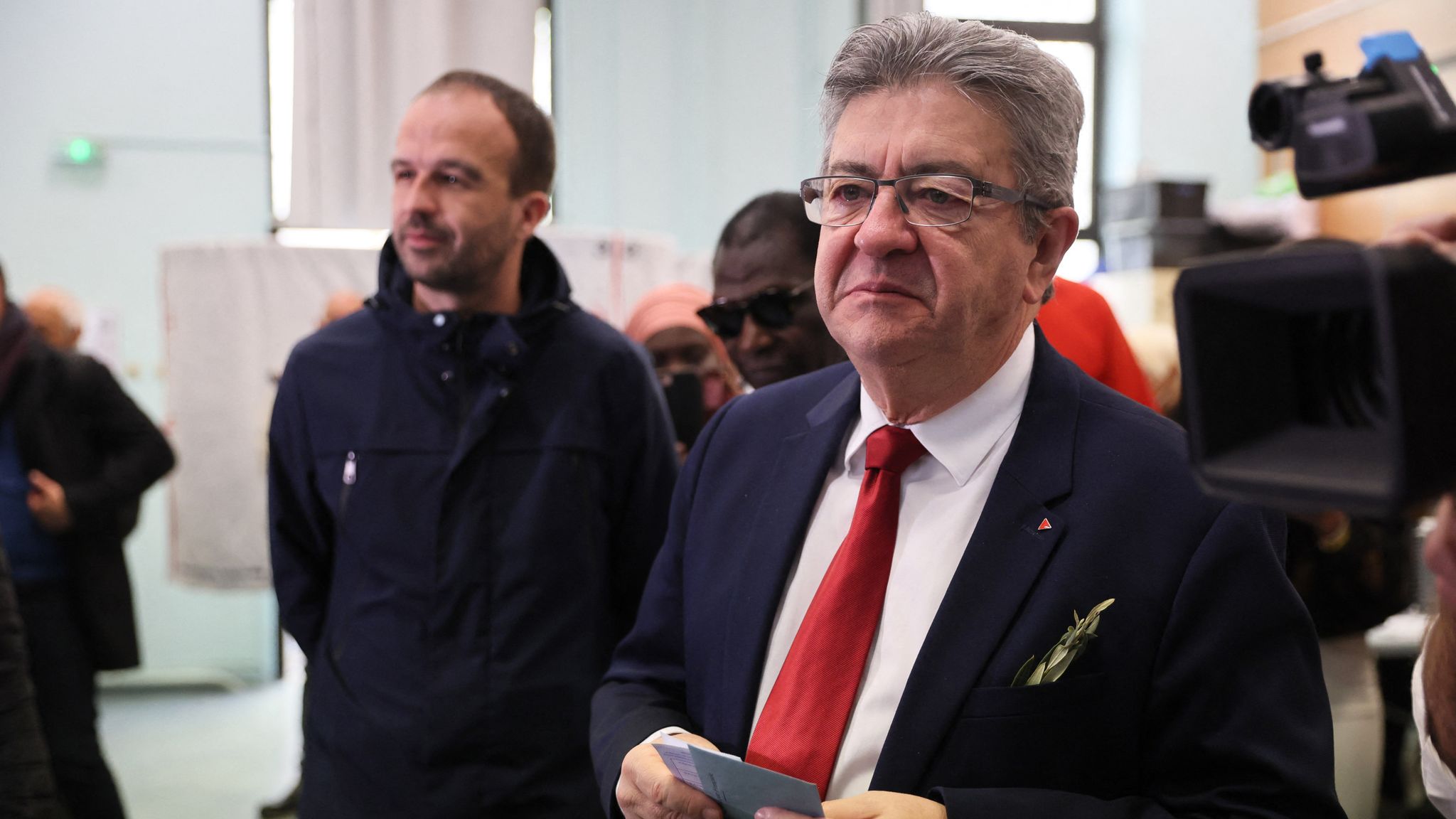 France presidential election: Emmanuel Macron faces far-right challenge ...