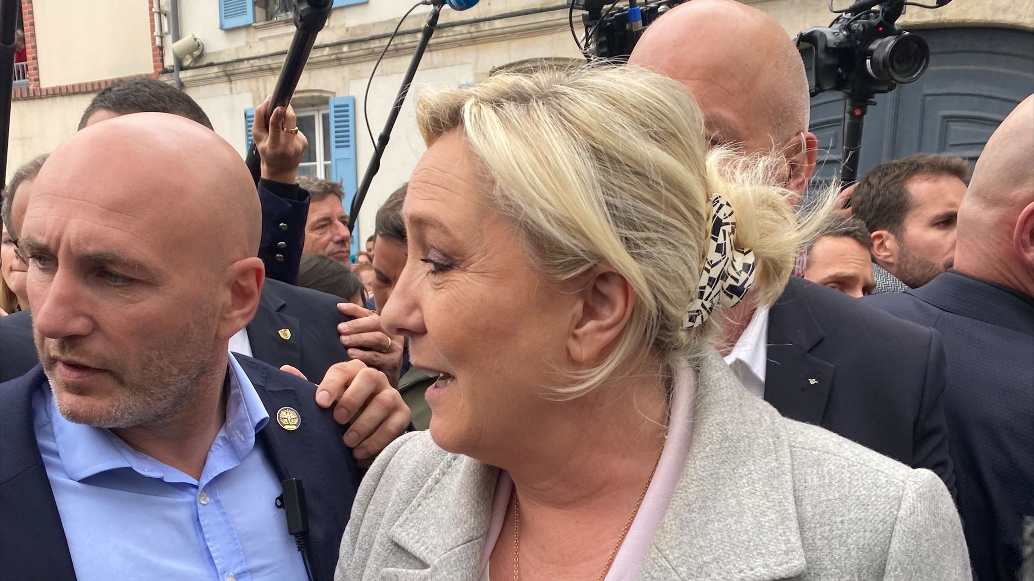 French election: In the final run-off, people vote for the candidate ...