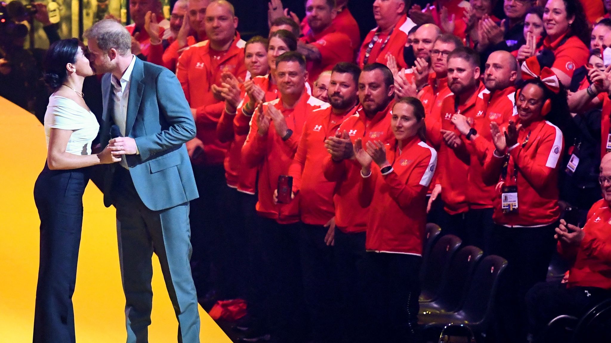 Prince Harry joins Dutch king at Invictus final after duke's night with ...