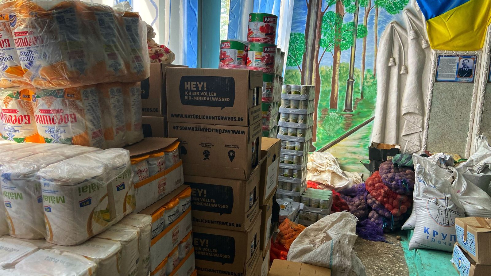 Ukraine war: The aid team that won't stop delivering supplies near the ...