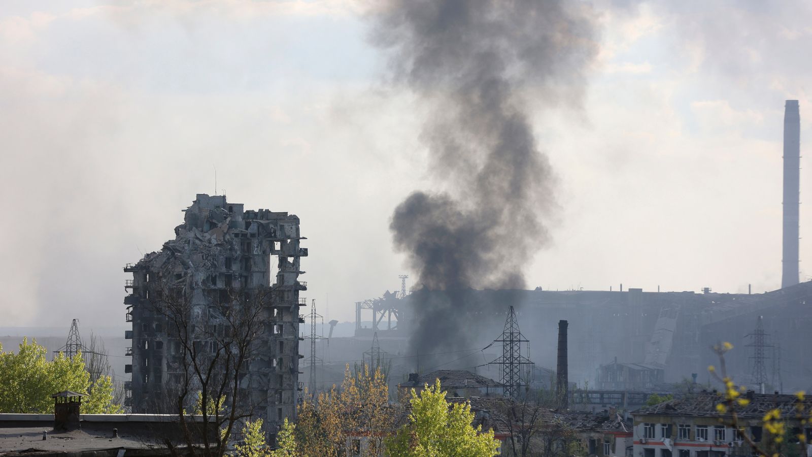 'Bloody battles' at Ukraine steelworks | World News | Sky News