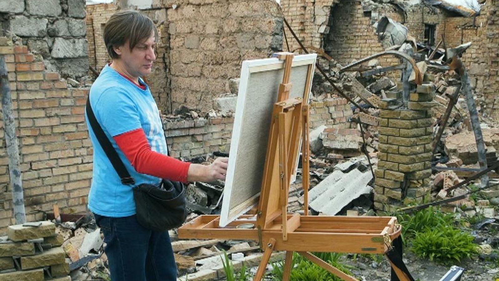 Ukraine war: Painter captures 'pain of Borodyanka' | World News | Sky News
