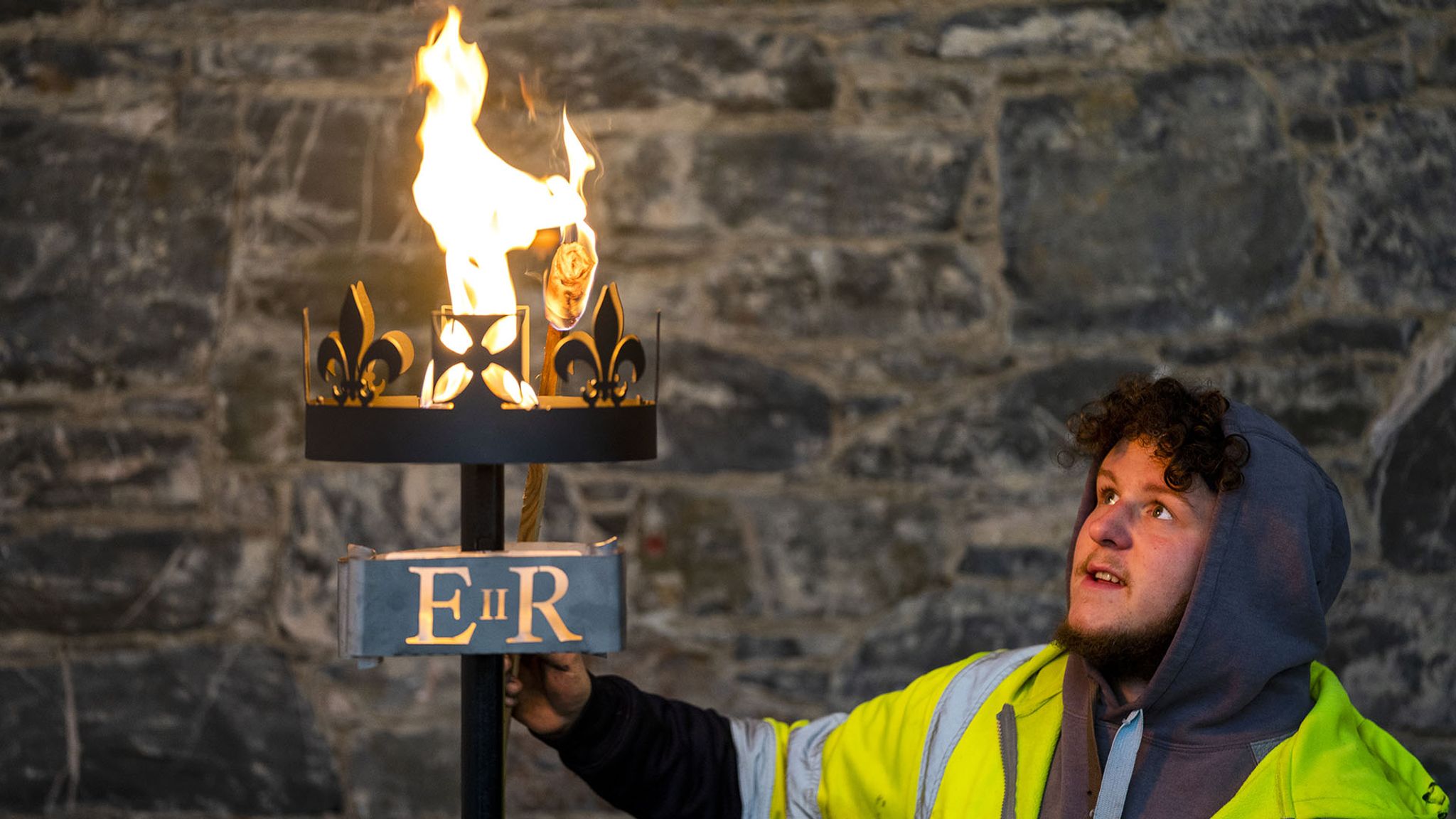 Queen's Platinum Jubilee: Why are beacons lit for big royal events ...