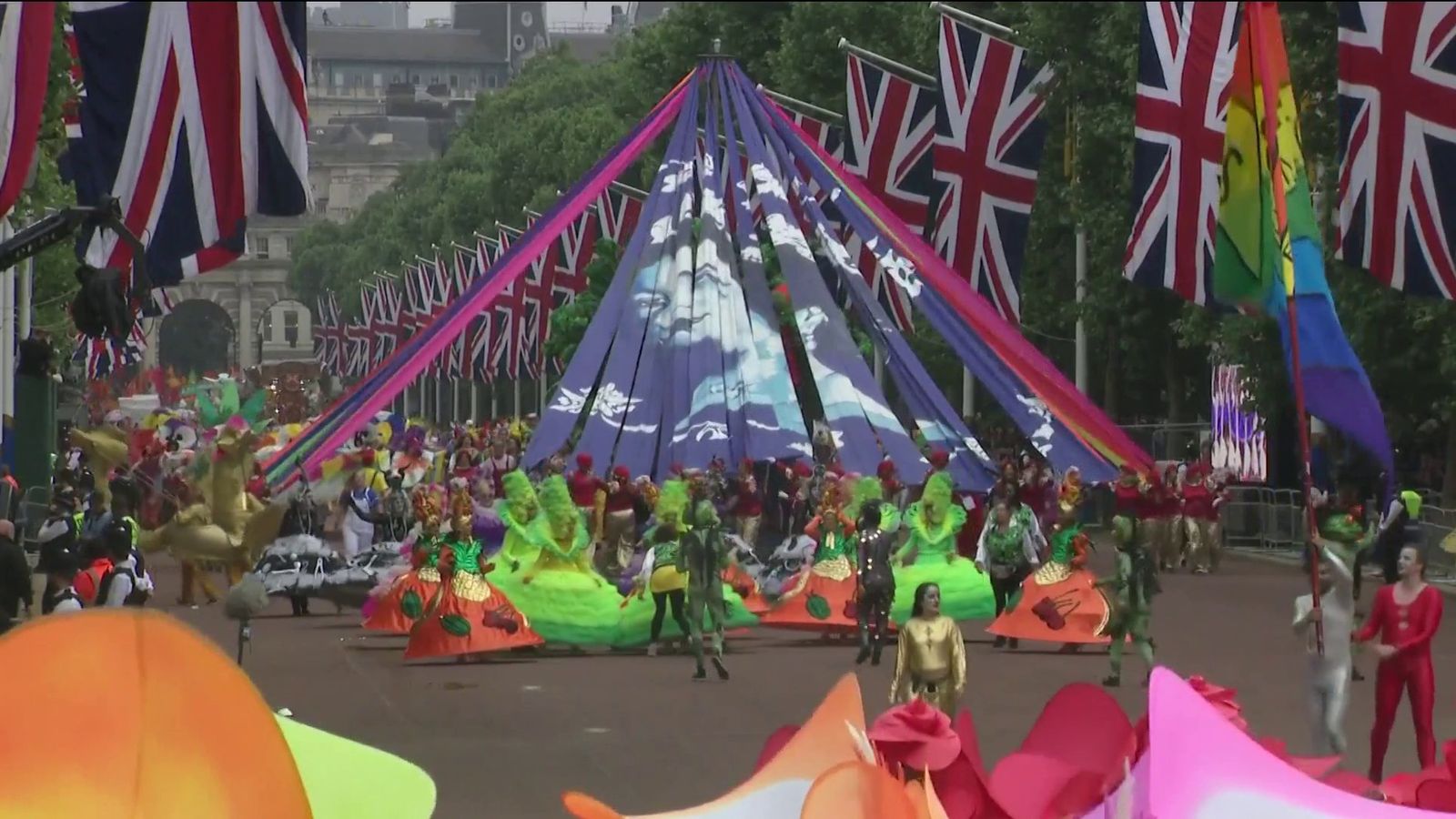 Platinum Jubilee Pageant delights crowds | News UK Video News | Sky News
