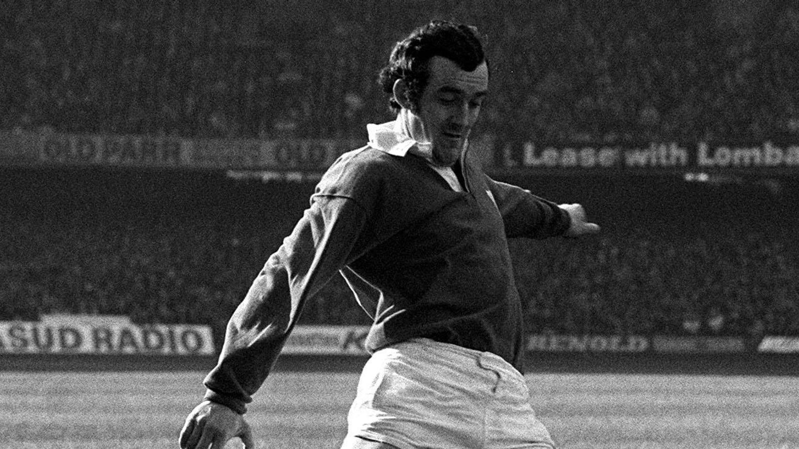 Phil Bennett: Tributes paid to Wales and Lions rugby legend who has ...