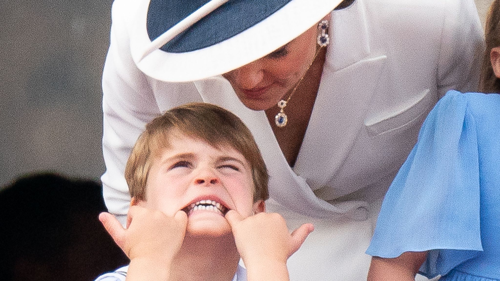 Prince Louis steals the show on the Buckingham Palace balcony at ...