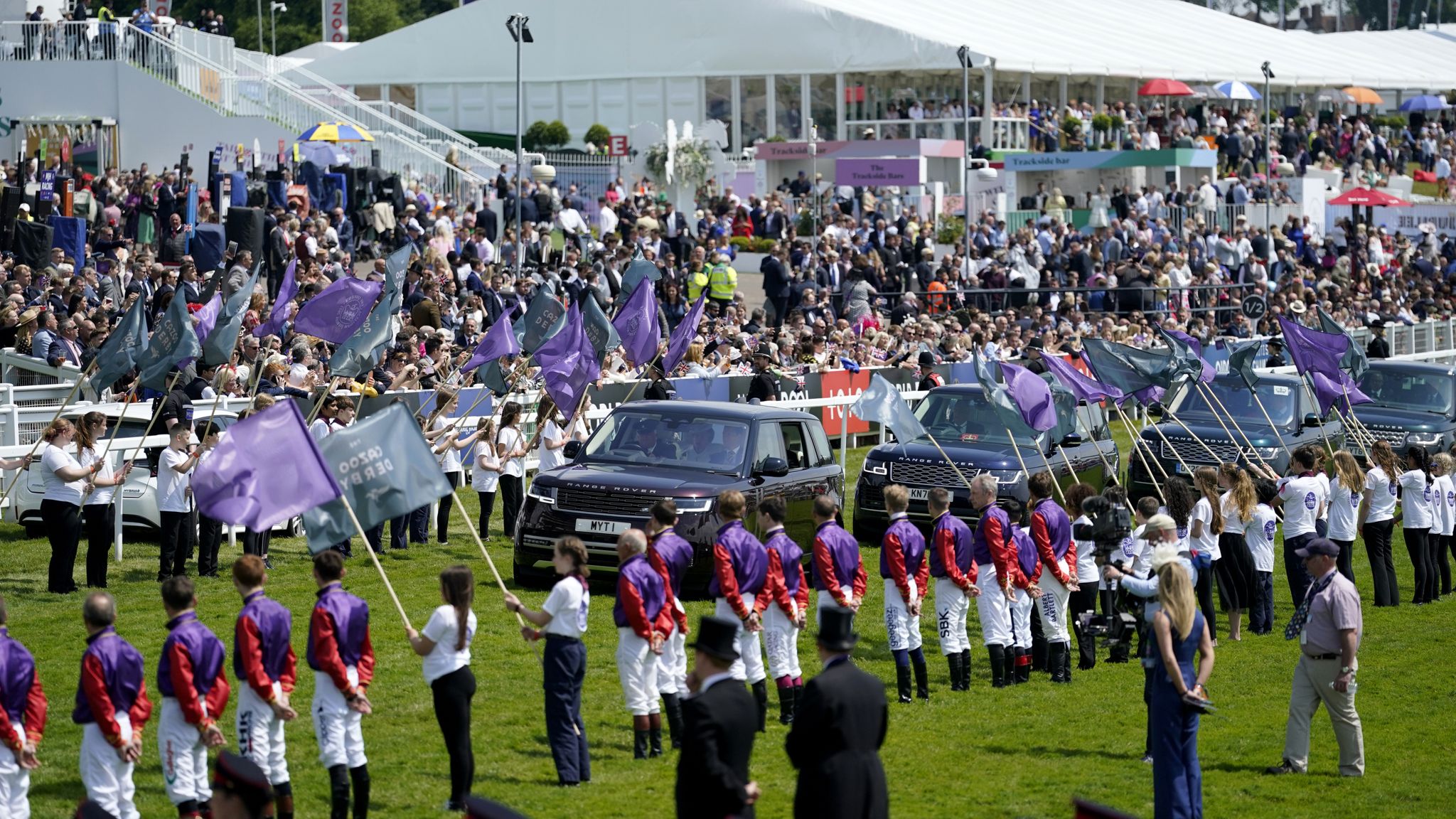 Platinum Jubilee: Animal rights activists protest at Epsom Derby as ...