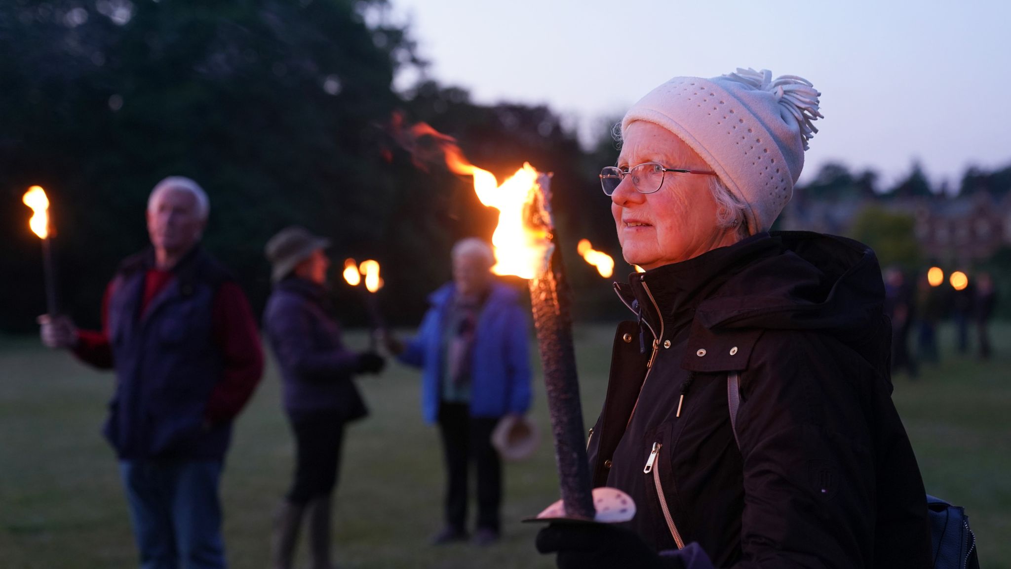 Platinum Jubilee: Queen triggers lighting of Jubilee beacons across UK ...