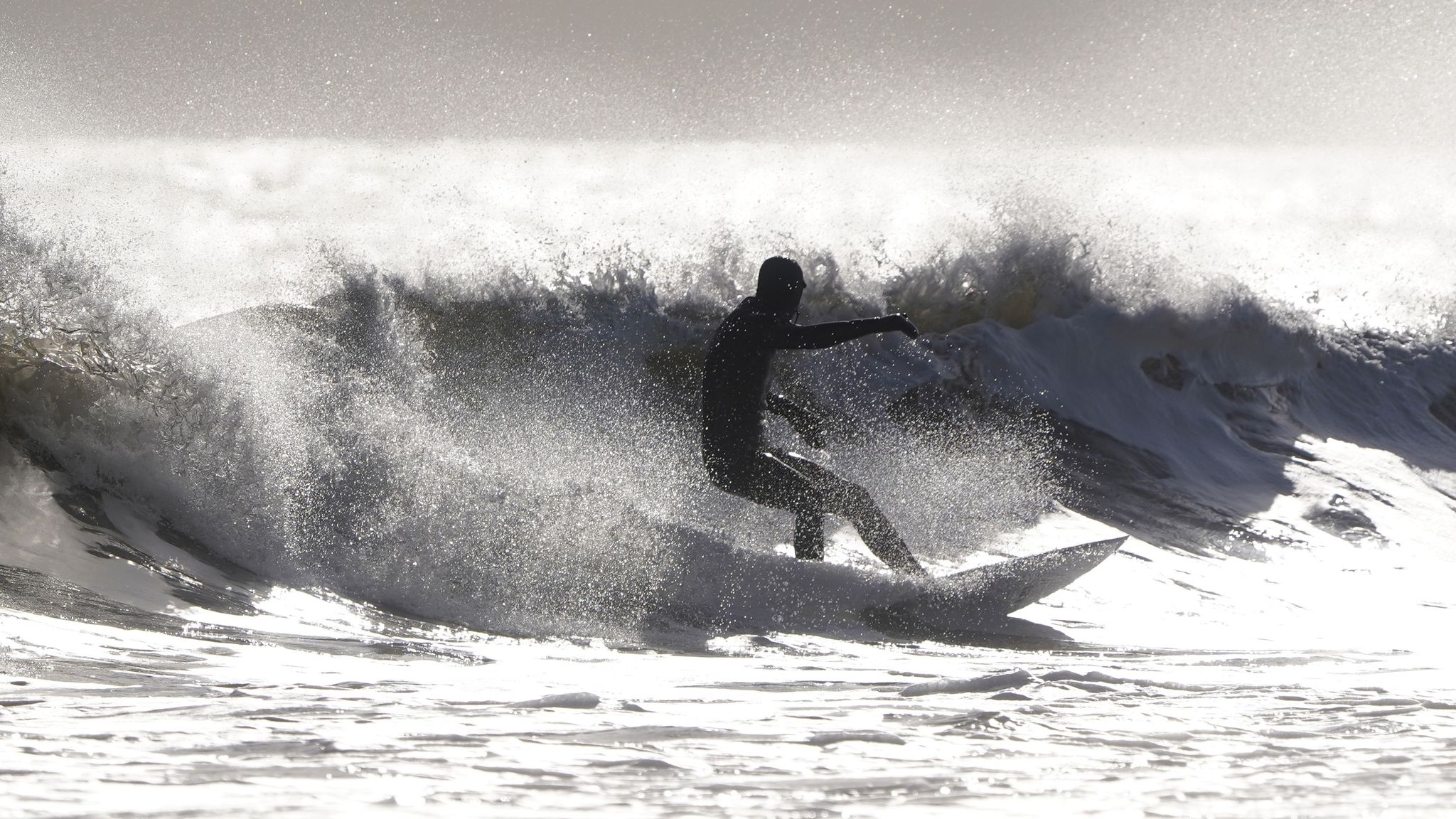 'Unseasonably windy' weather could bring gusts of 55mph to UK this week ...
