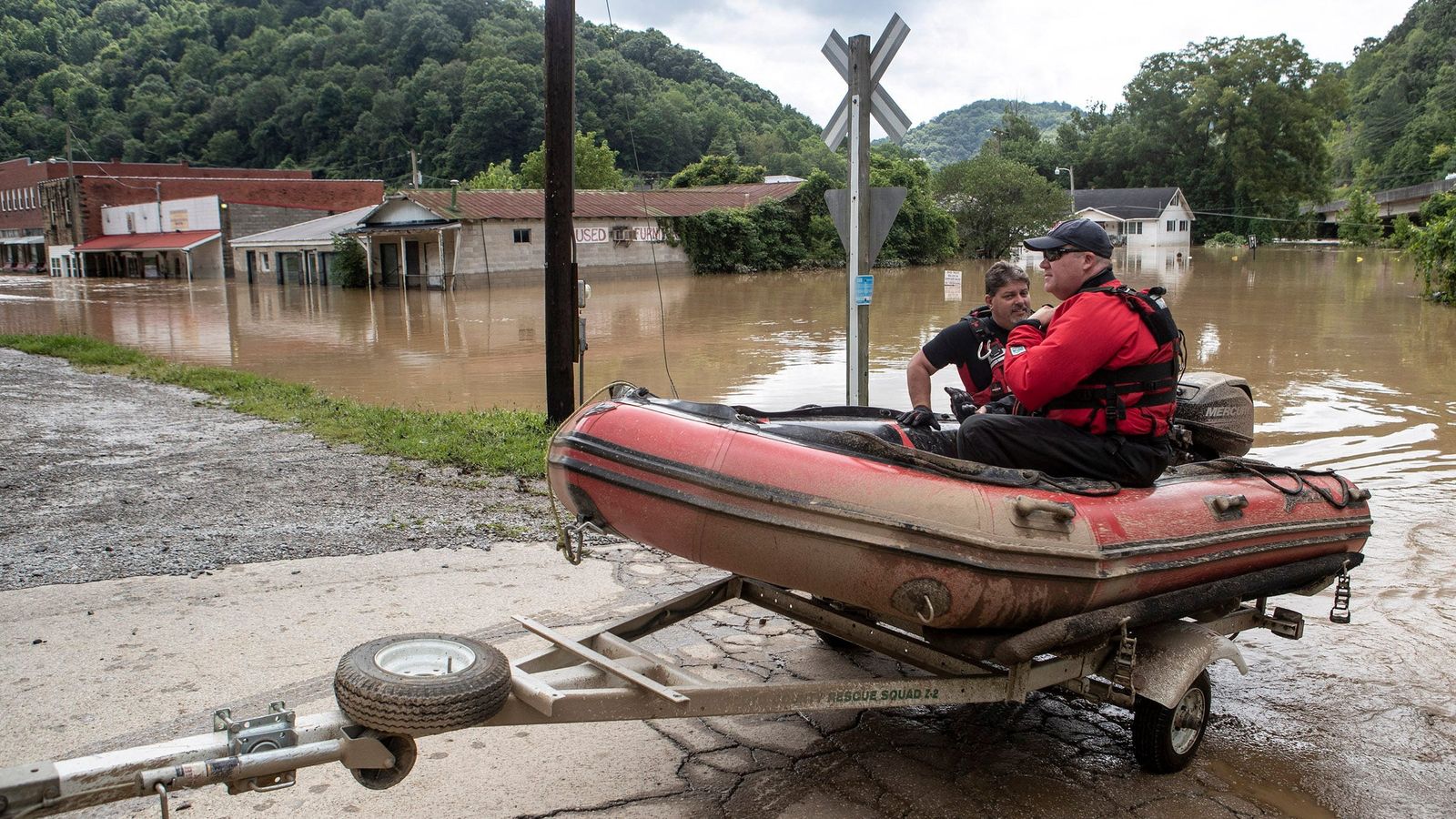 Kentucky floods: Four children among at least 25 dead in 'devastating ...