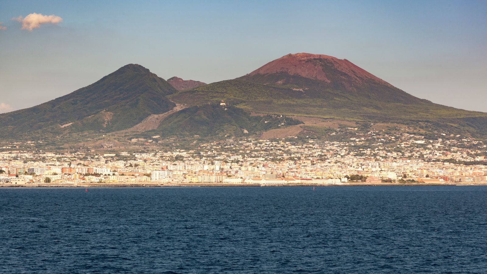 Tourist rescued after falling into Mount Vesuvius while trying to reach ...