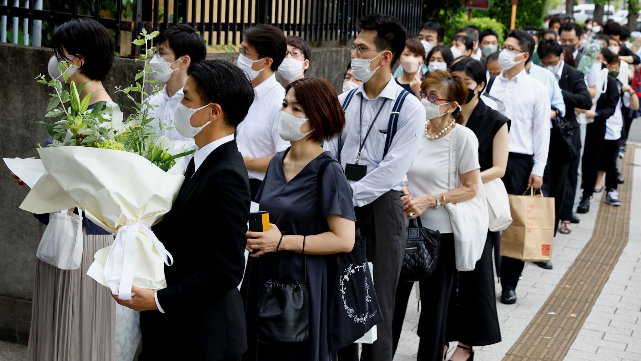Mourners pay respects to Japan's former leader Shinzo Abe at funeral ...
