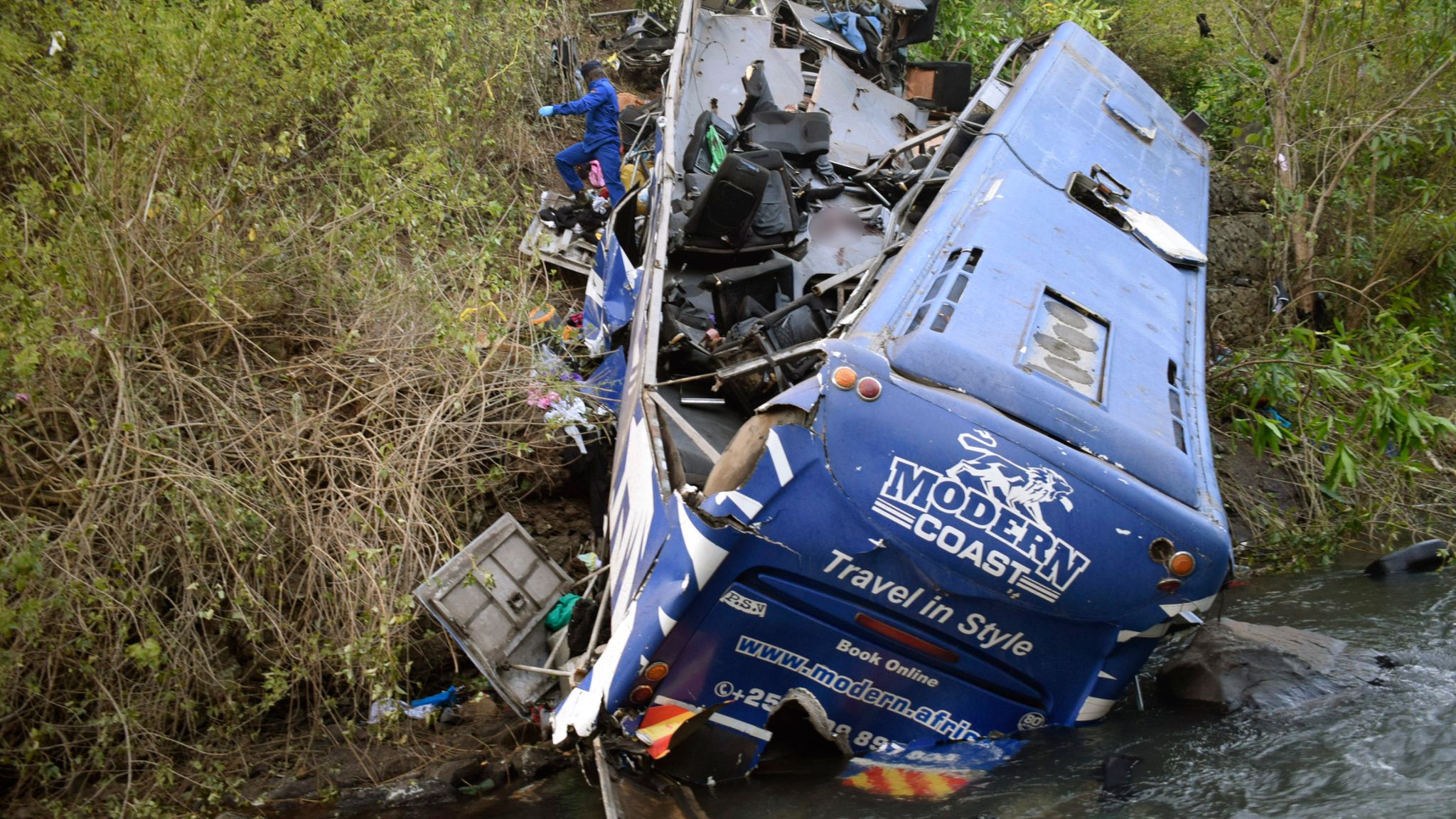 At least 30 people dead after bus plunges from 'notorious' bridge in ...