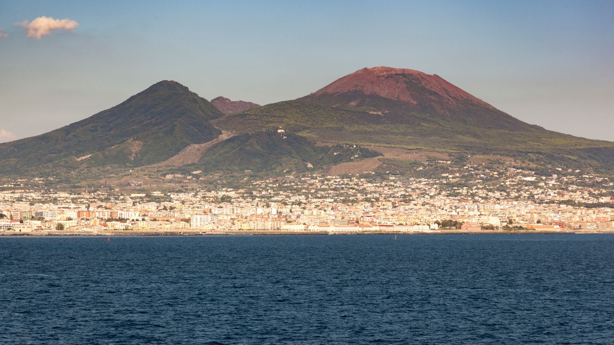 Tourist rescued after falling into Mount Vesuvius while trying to reach ...
