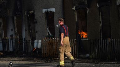 Most striking UK heatwave pictures - from melting lights to wildfires ...
